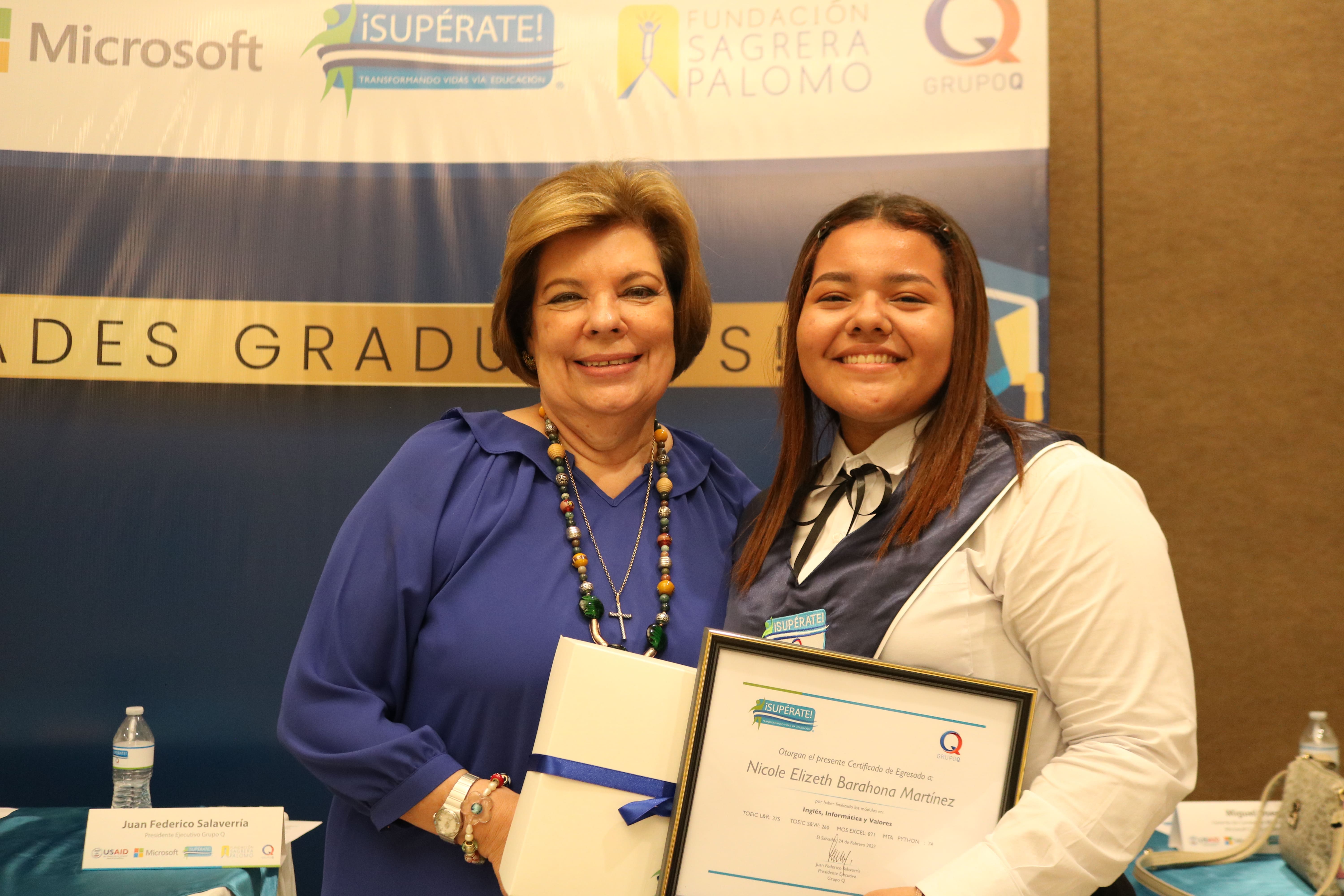 Grupo Q - Graduación Programa ¡SUPERATE! GrupoQ
