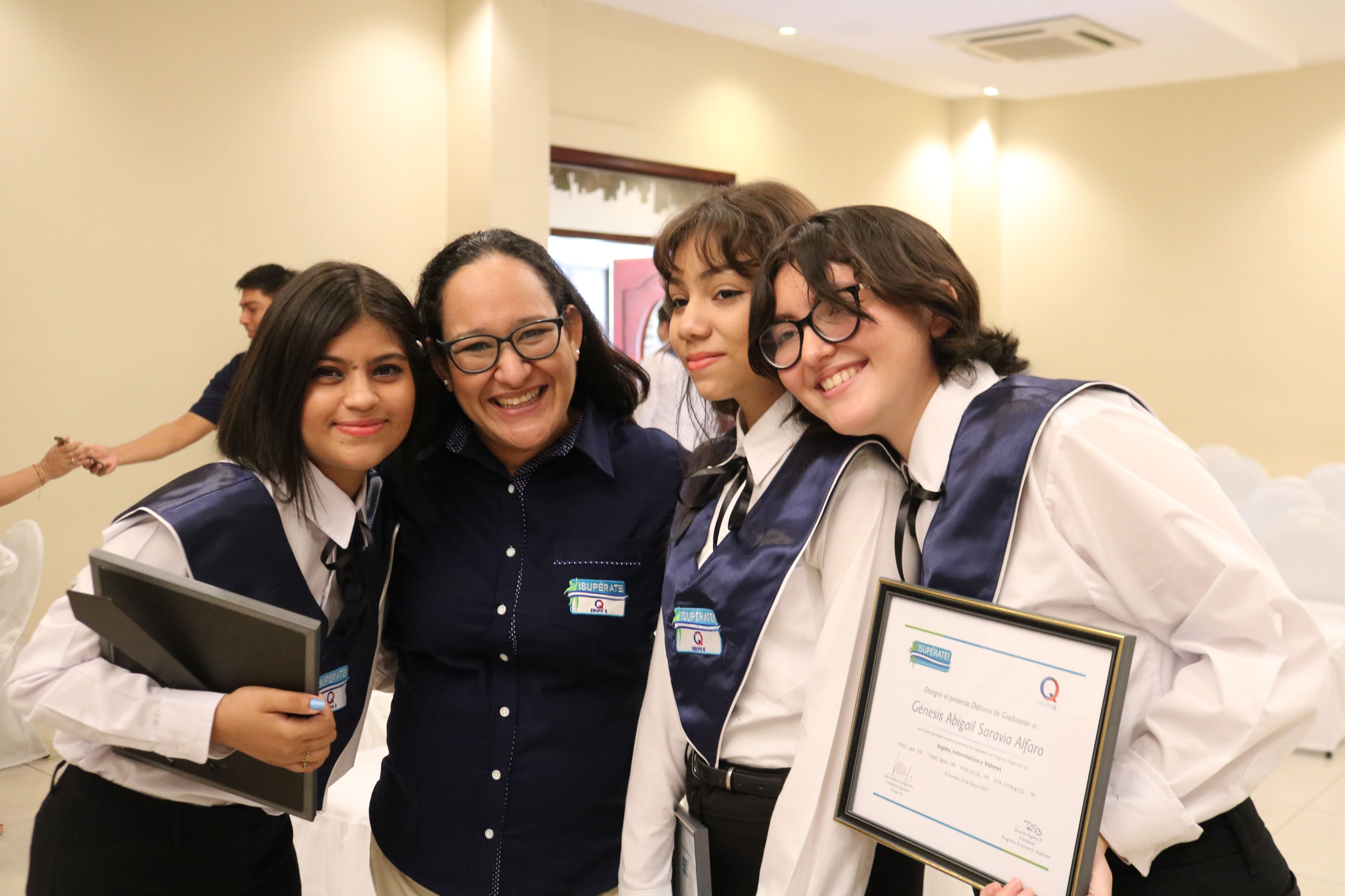 Grupo Q - Graduación Programa ¡SUPERATE! GrupoQ